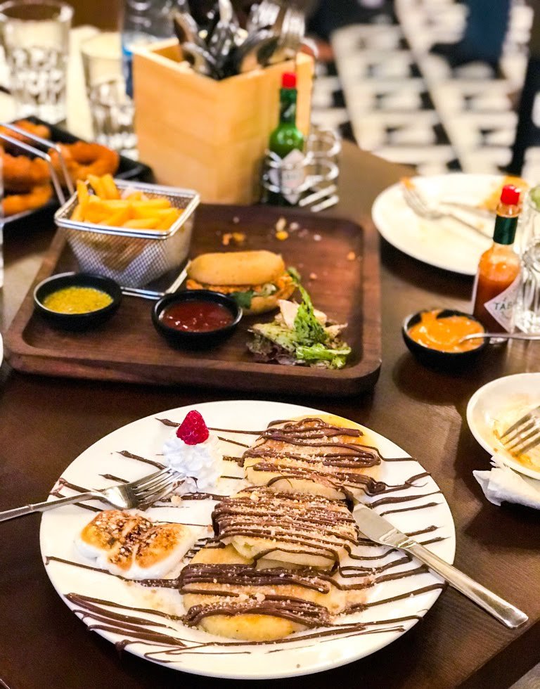 Our top picks of things to see and where to eat in Mumbai - Somak ...